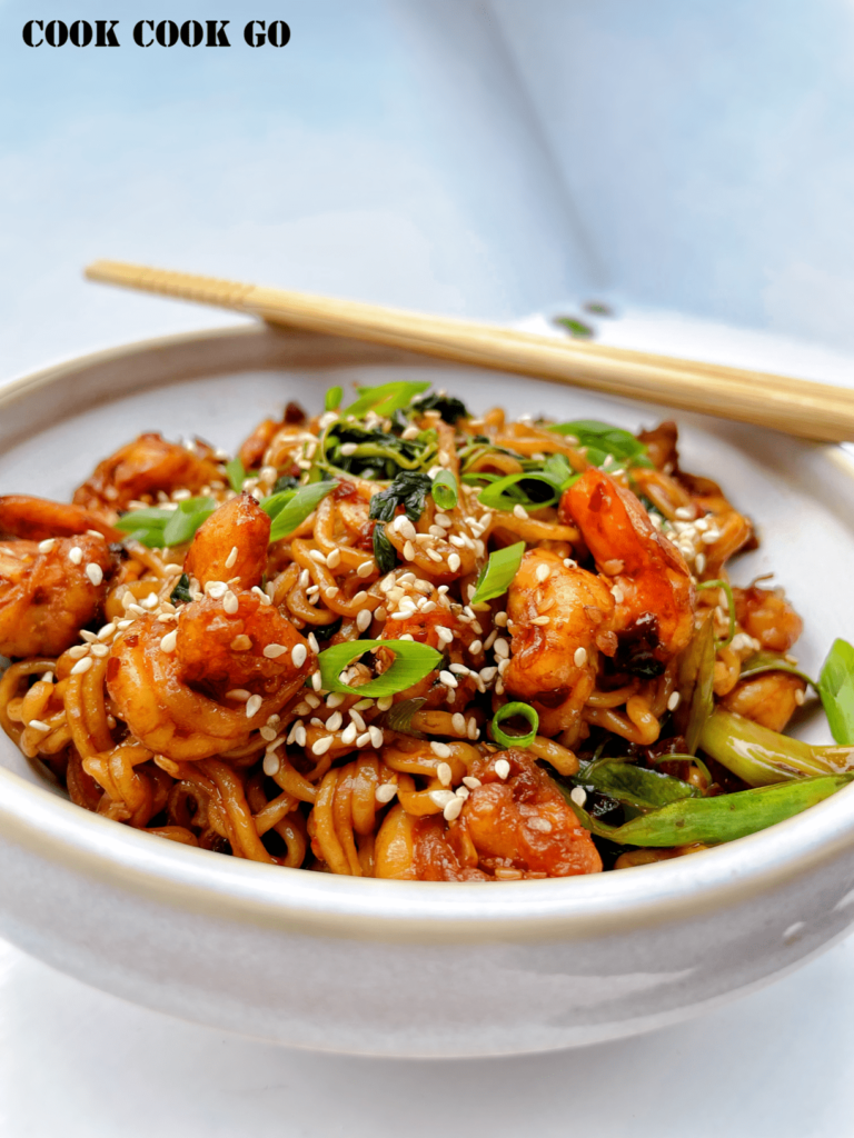 Garlic Shrimp Chili Oil Ramen - COOK COOK GO